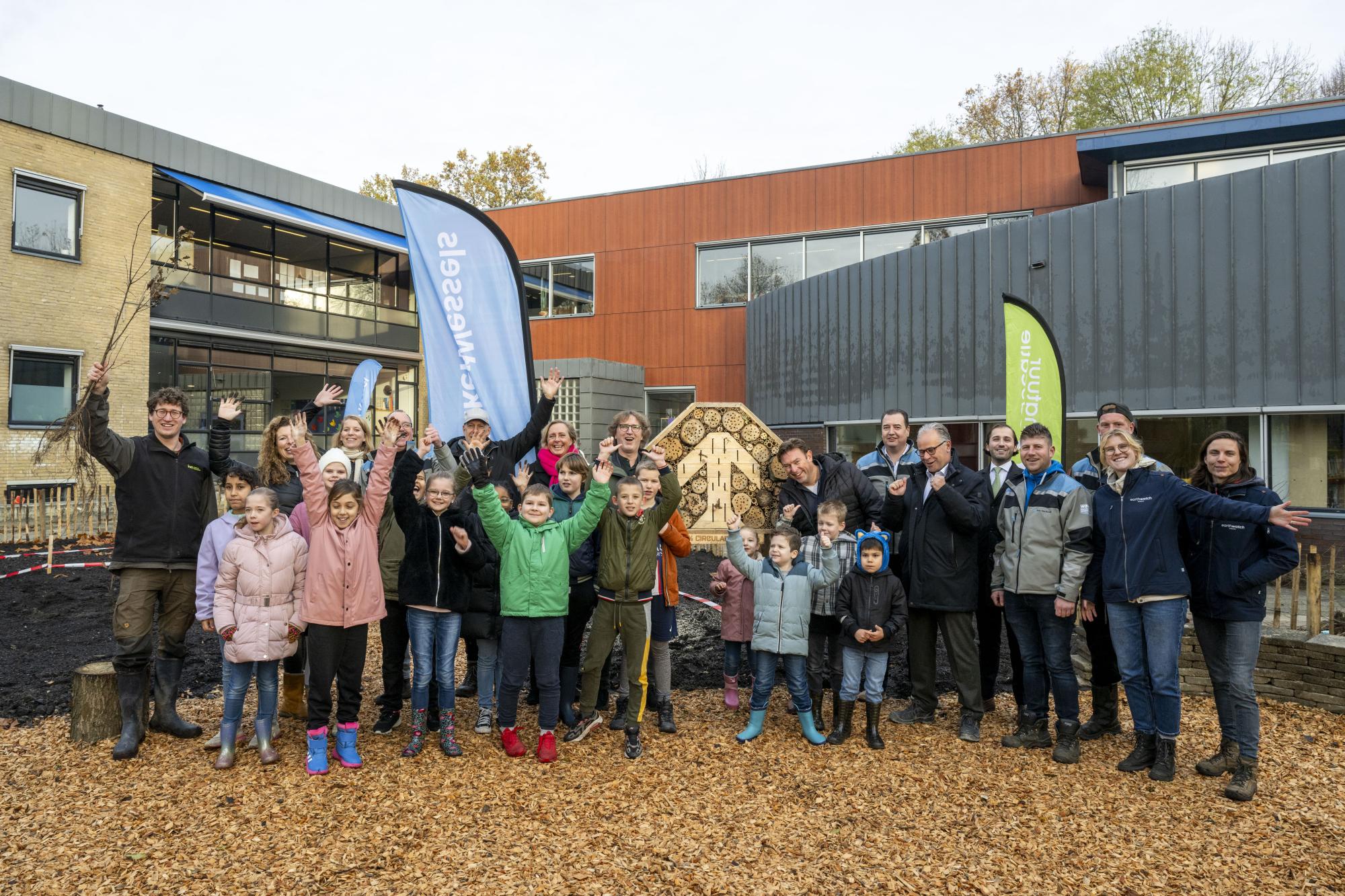 Derde Tiny Forest voor Schiedam bij basisschool MDO De Poldervaart ...