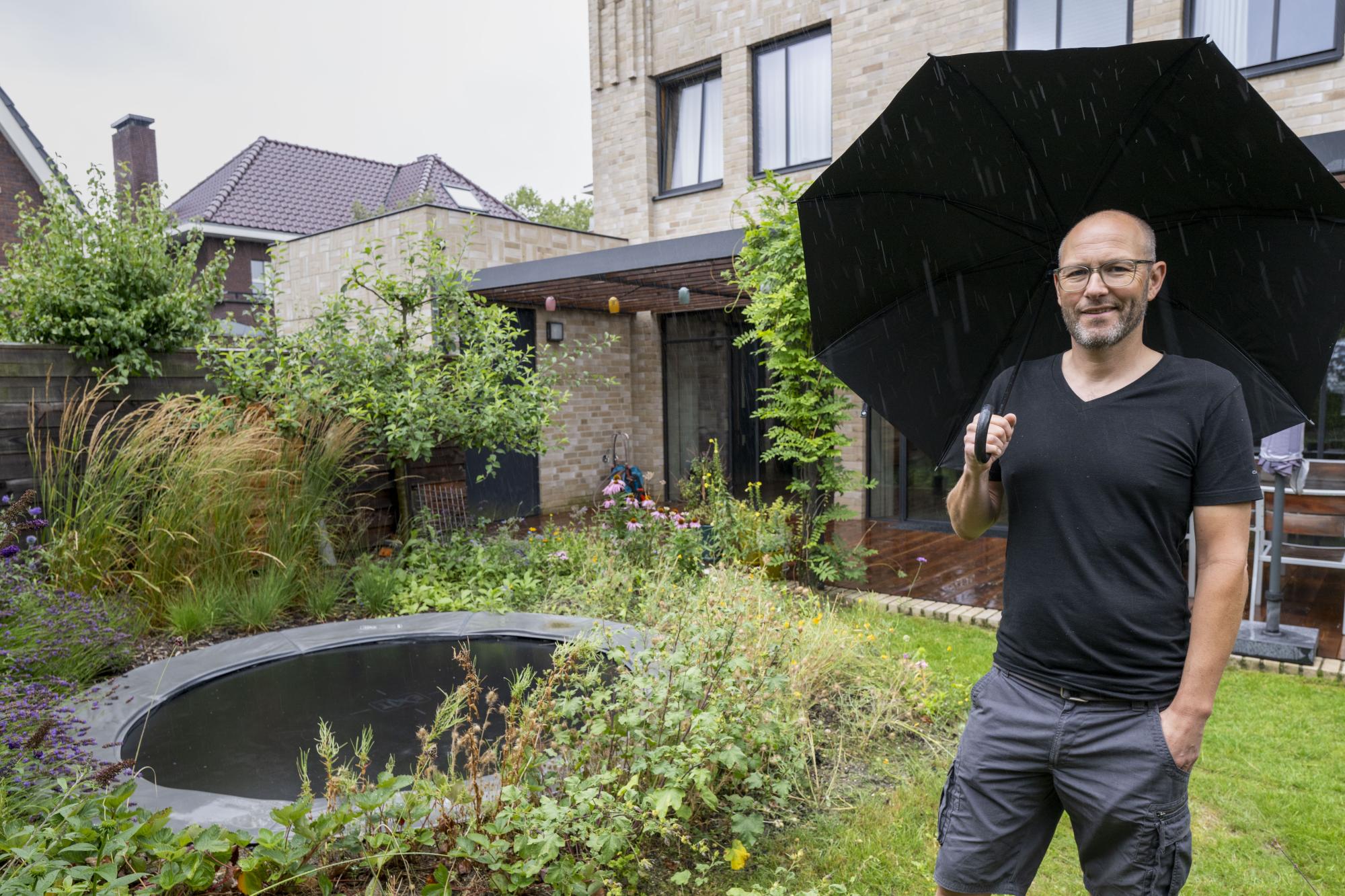 Reimar doet zijn wasjes met regenwater: ‘Zelfs de witte was is stralend ...